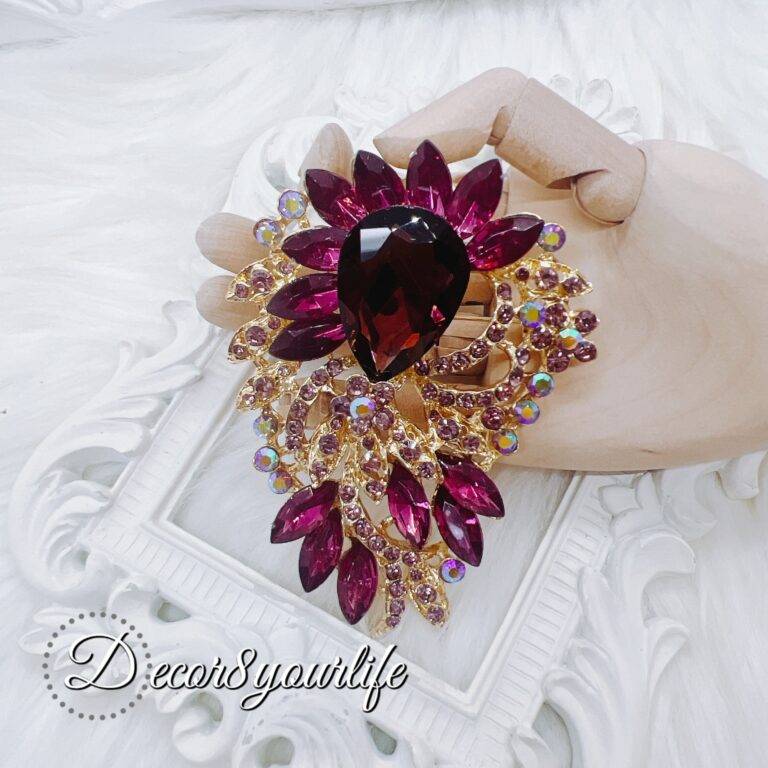 How To Use Elegant Brooches in Shabby Chic Crafts